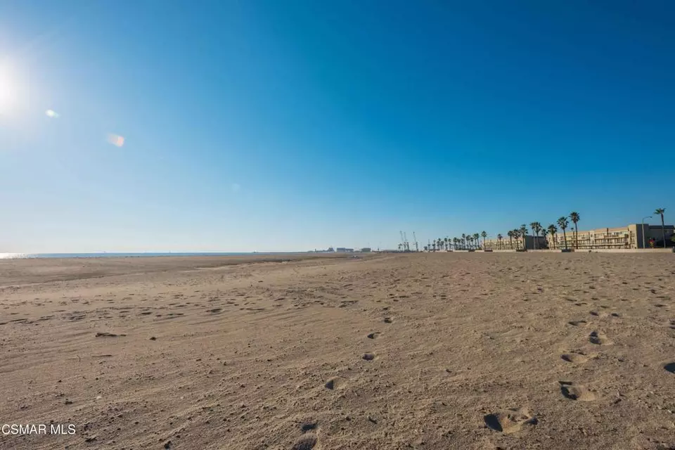 331 Campbell Way, Oxnard, CA 93033 | MLS# 225002310 | 9 Photos - Movoto