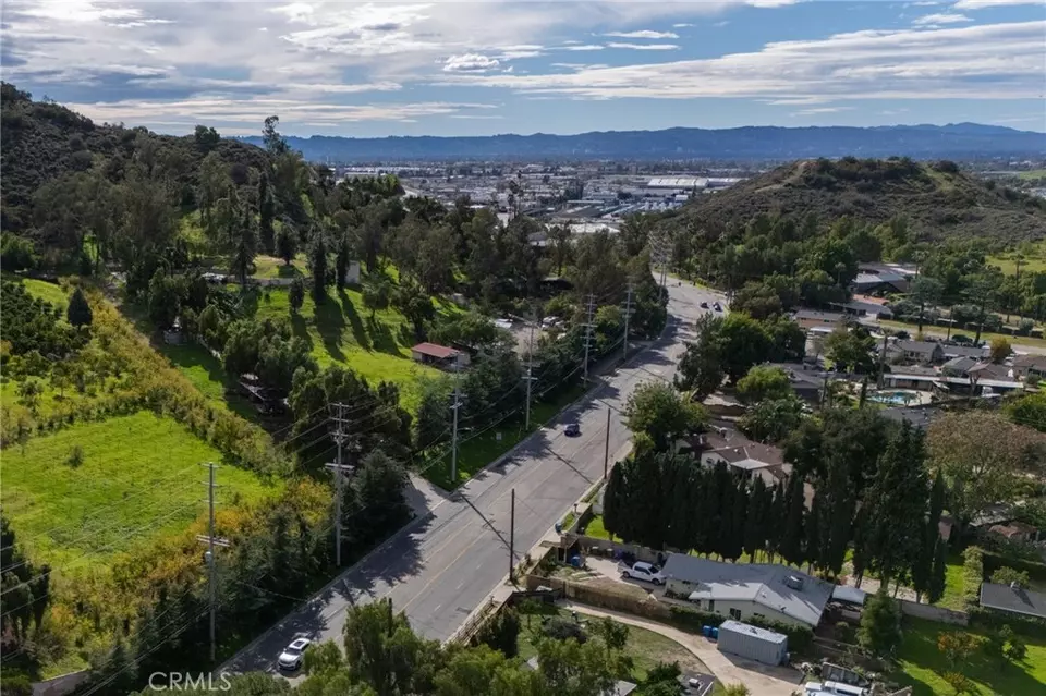 9528 N Sunland Blvd, Shadow Hills, CA 91040 | MLS# GD25243706 | 17 ...