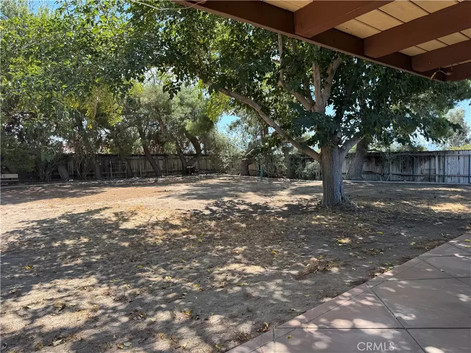 14705 Mandan Rd, Apple Valley, CA 92307 | MLS# HD25234304 | 18 Photos ...