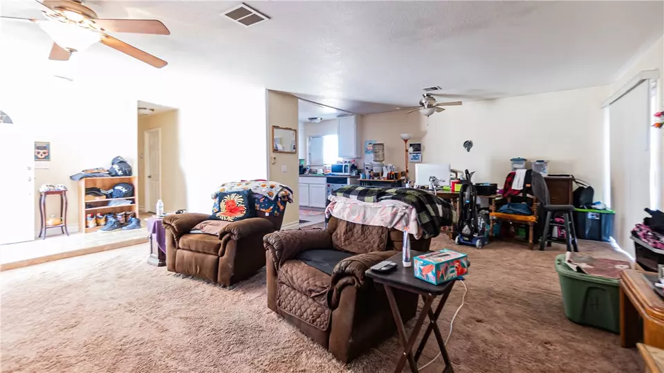 21792 Carlisle, Apple Valley, CA 92307 | MLS# HD25236581 | 28 Photos ...