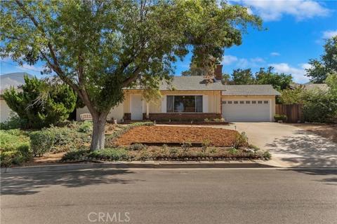 35525 Rodeo Rd, Yucaipa, CA 92399 | 31 Photos | MLS #IV22218039 - Movoto