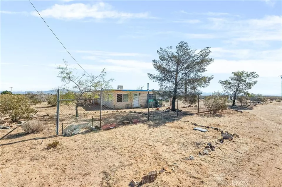 475 Fair Acres, Landers, CA 92285 | MLS# IV25134508 | 19 Photos - Movoto