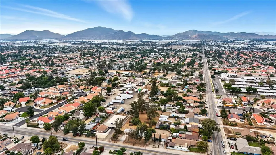15141 Randall, Fontana, CA 92335 | 36 Photos - Movoto