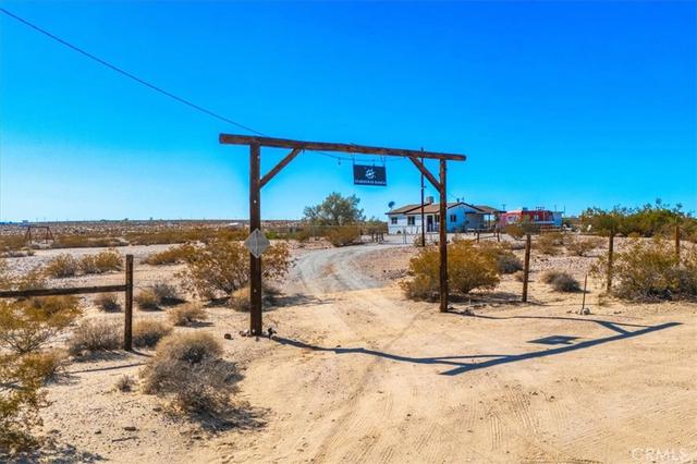 1560 Jackrabbit Trl, Twentynine Palms, CA 92277 | 60 Photos - Movoto