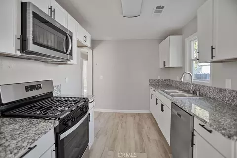 2525 R, Merced, CA 95340 | MLS# MC25254303 | 12 Photos - Movoto