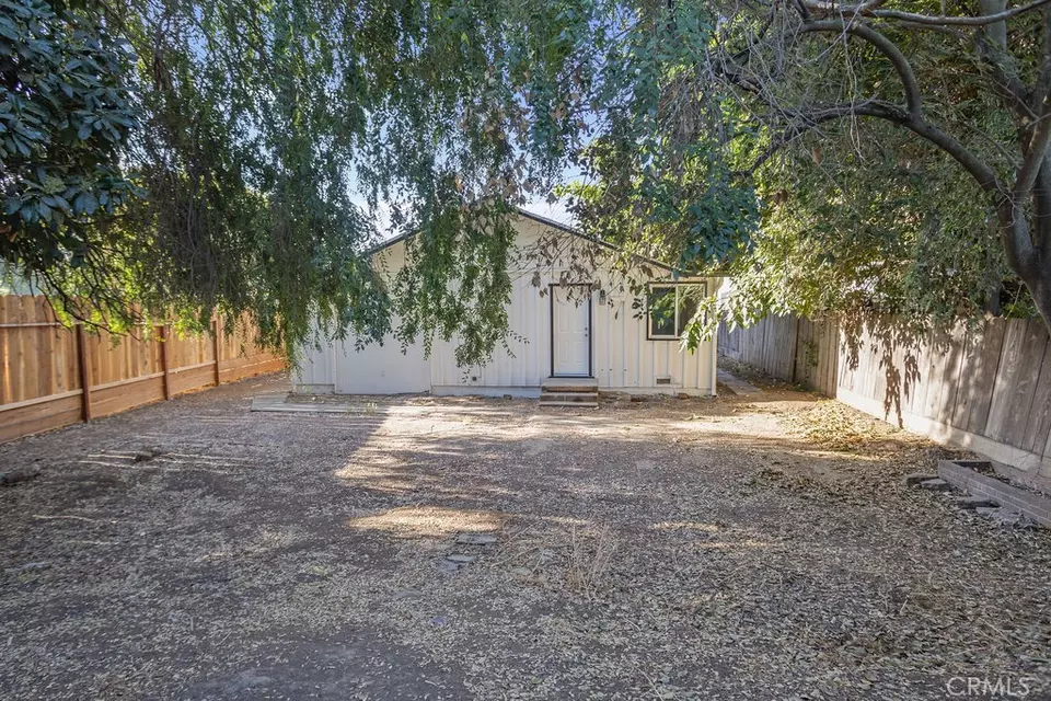 2525 R, Merced, CA 95340 | MLS# MC25254303 | 12 Photos - Movoto