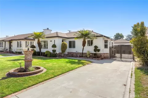 12113 Julius Ave, Downey, CA 90242 | MLS# DW25176447 | 32 Photos - Movoto