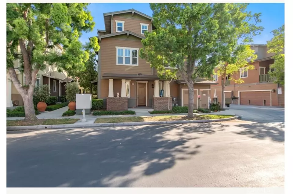 357 Flyers Ln, Tustin, CA 92782 | 4 Photos - Movoto