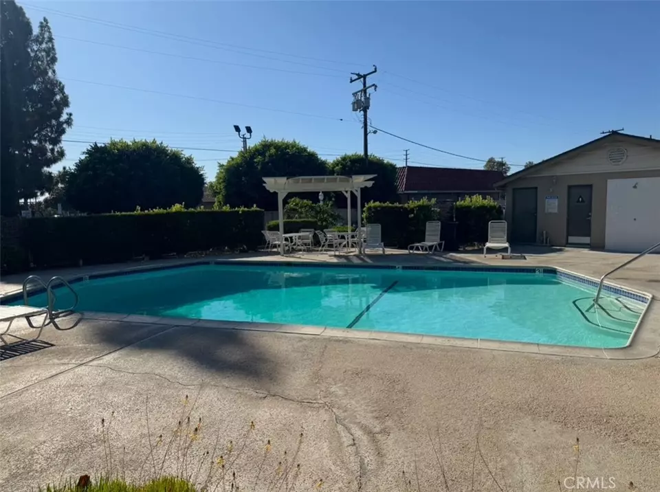 2295 N Tustin St 84 Orange Ca 92865 Mls Oc25168306 4 Photos