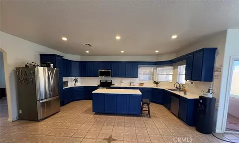 10124 Mesa Rd, Phelan, CA 92371 | MLS# PW25084955 | 16 Photos - Movoto