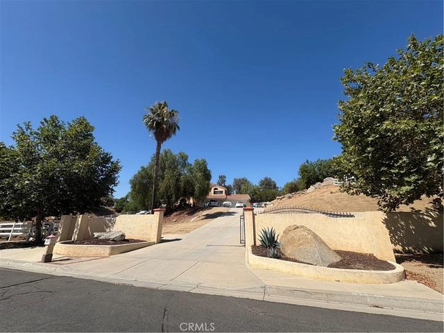 17905 Luna Ct, Riverside, CA 92504 | MLS# PW25172484 | 37 Photos - Movoto