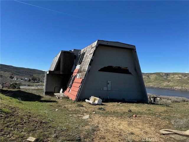 14766 Flintstone Dr, Lake Hughes, CA 93532 | MLS# SR25033818 | 6 Photos ...