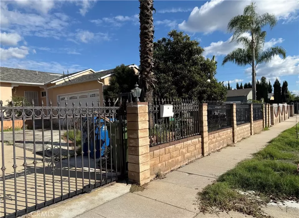 9664 Varna, Arleta, CA 91331 | MLS# SR25264819 | 3 Photos - Movoto