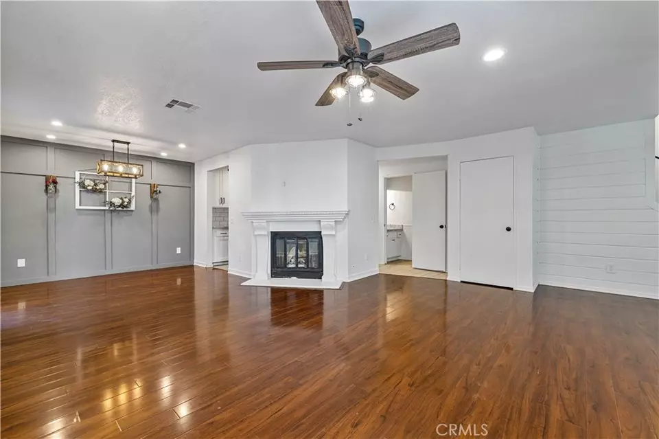 31311 The Old Rd #B, Castaic, CA 91384 | MLS# SR25278197 | 29 Photos ...