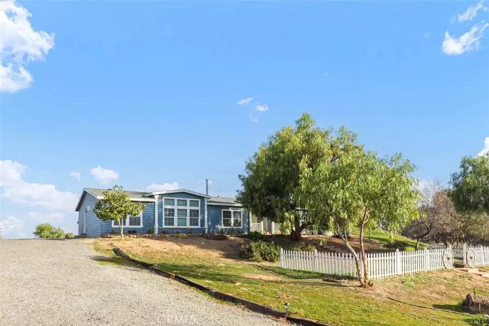39225 Diamond Valley Rd, Hemet, CA 92543 | 40 Photos - Movoto