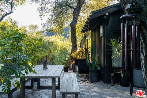 807 Robinson Rd, Topanga, CA 90290 | 52 Photos | MLS #22-196531 - Movoto