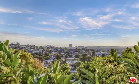 3914 Sunset Dr, Los Angeles, CA 90027 | 42 Photos - Movoto