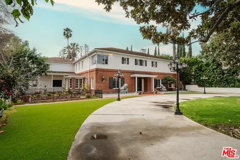 10514 Camarillo St, Toluca Lake, CA 91602 | 70 Photos - Movoto