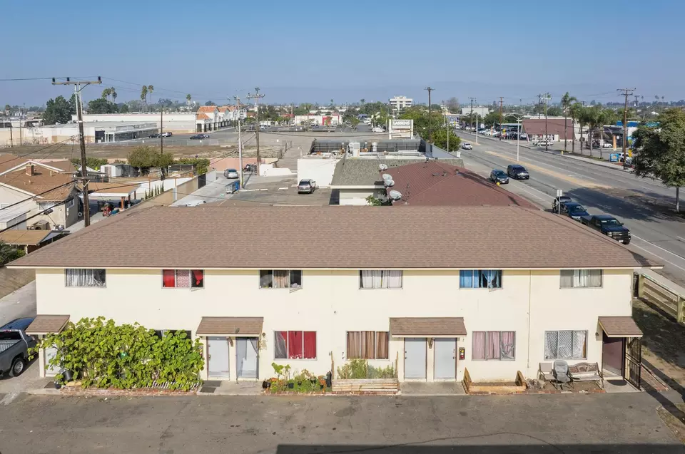 3611 Saviers Rd, Oxnard, CA 93033 | MLS# 25-598 | 8 Photos - Movoto