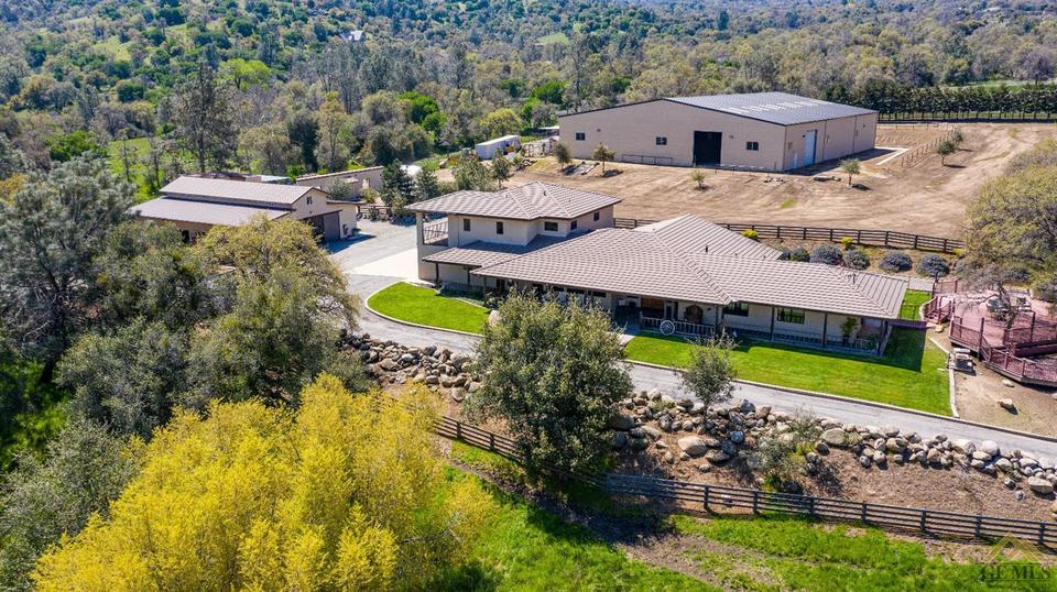 25258 Clear Creek Rd, Keene, CA 93531 | 32 Photos | MLS #202013055 - Movoto