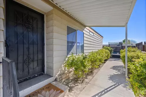 5605 Fountain View Way, Bakersfield, CA 93313 | 41 Photos - Movoto