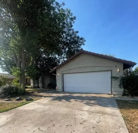 2435 W San Lucia Ct, Porterville, CA 93257 | 23 Photos - Movoto