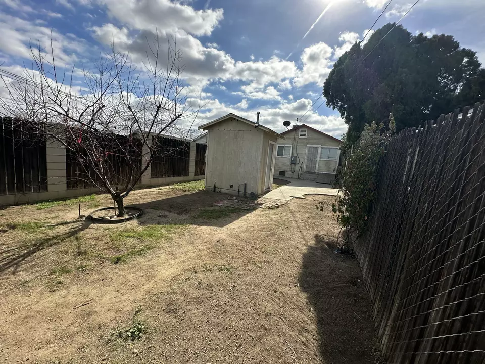 218 San Emidio St, Taft, CA 93268 | MLS# 233468 | 9 Photos - Movoto