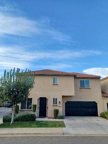 1882 W Roby Ave, Porterville, CA 93257 | MLS# 234686 | 12 Photos - Movoto