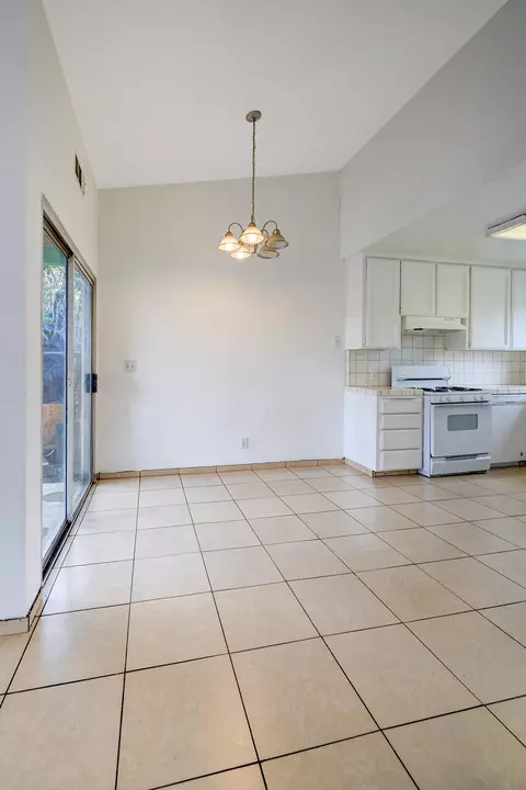 2447 N Michael St, Visalia, CA 93292 | MLS# 234966 | 34 Photos - Movoto