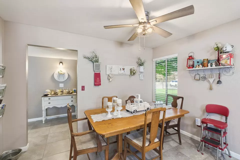 1691 Terry Ct, Porterville, CA 93257 | MLS# 238229 | 47 Photos - Movoto