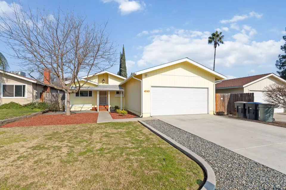 4142 W Cambridge Ave, Visalia, CA 93277 | MLS# 239230 | 26 Photos - Movoto
