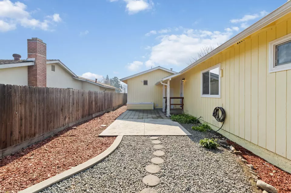 4142 W Cambridge Ave, Visalia, CA 93277 | MLS# 239230 | 26 Photos - Movoto