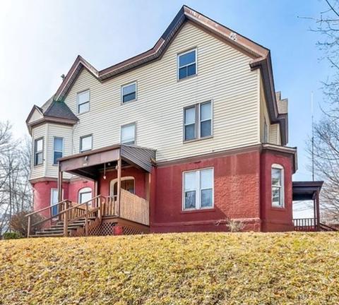 136 Holyoke Casa en Venta - Holyoke MA Bienes Raíces - Movoto