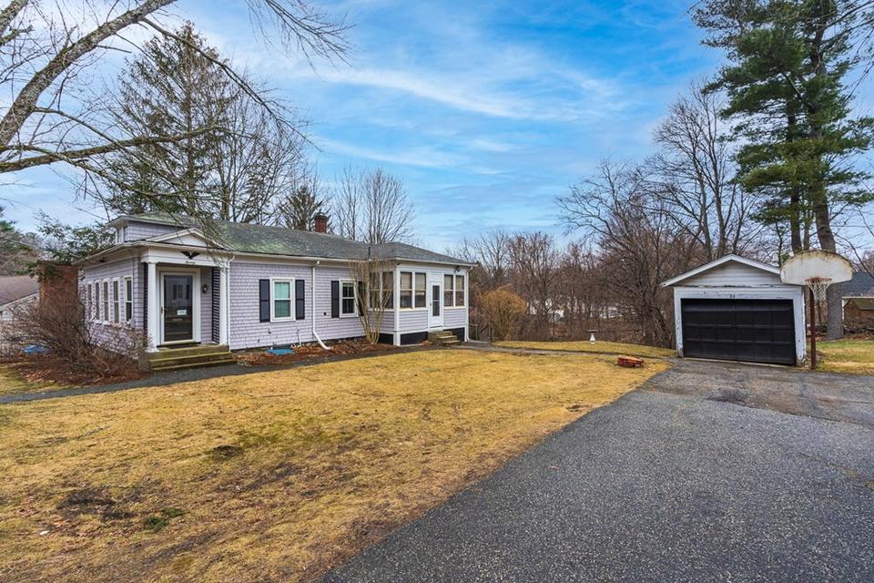 20 Summer Ave, Reading, MA 01867 | 12 Photos | MLS #72954388 - Movoto