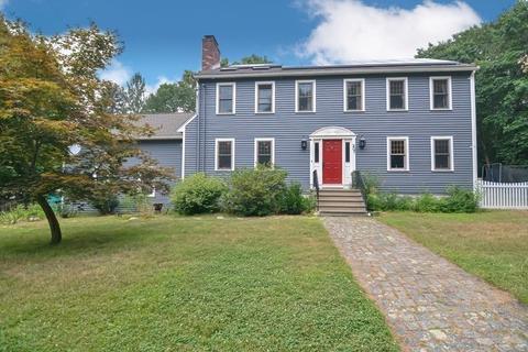 207 North St, Upton, MA 01568 | 42 Photos | MLS #73013909 - Movoto