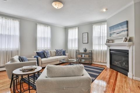 169 Merrimac St #2, Newburyport, MA 01950 | 18 Photos | MLS #73045075 ...