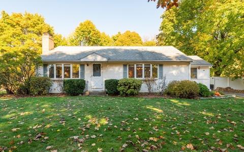 377 Maple, Danvers, MA 01923 | 33 Photos | MLS #73055414 - Movoto