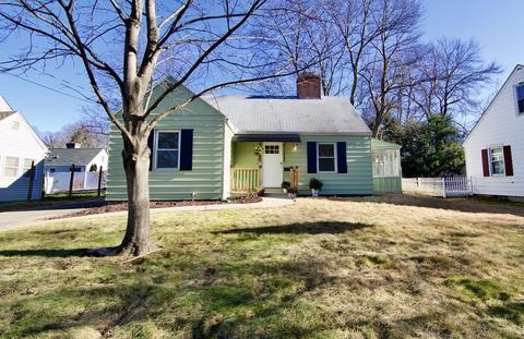 71 Mayflower Rd, Springfield, MA 01118 | 42 Photos | MLS #73064353 - Movoto