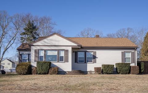 141 s Main St, Acushnet, MA 02743 - Movoto.com