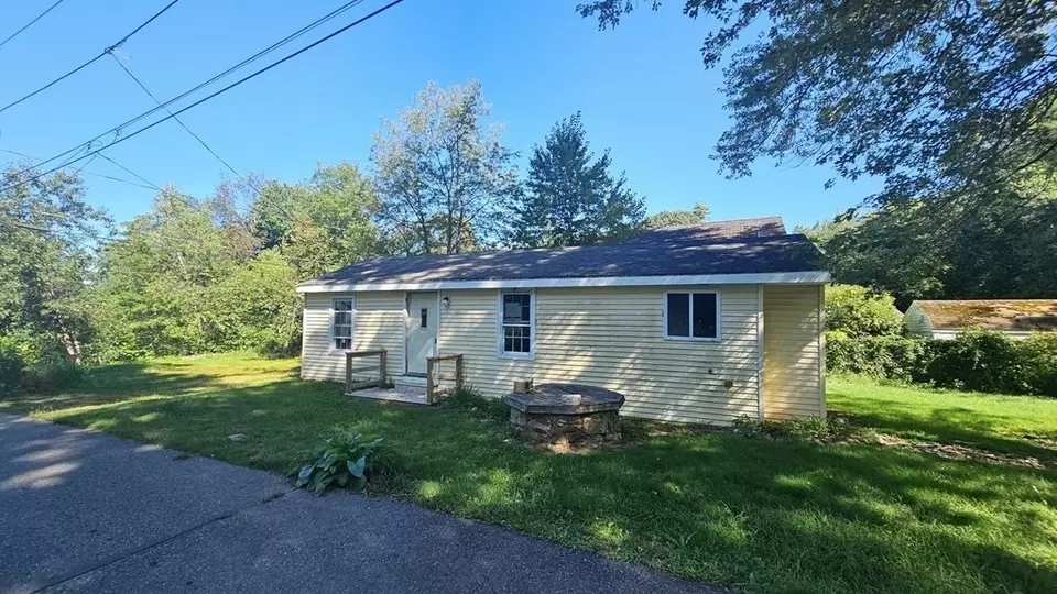 28 Woodland Hts, Wales, MA 01081 | 15 Photos - Movoto