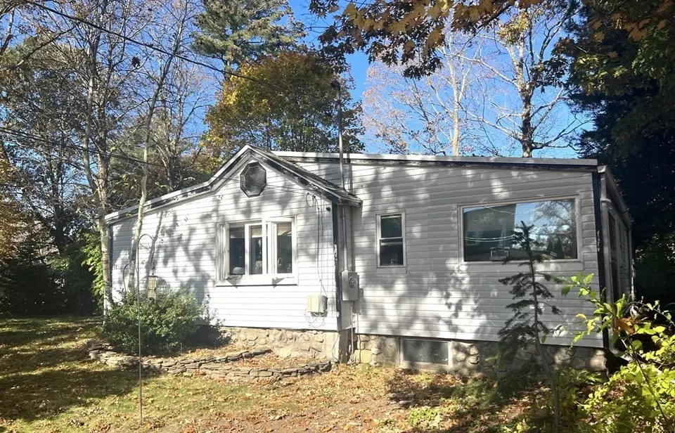 140 Stanton St, Rockland, MA 02370 | 14 Photos - Movoto