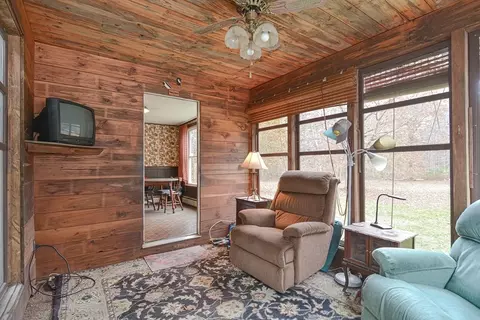 9 Perry St, Middleboro, MA 02346 | 27 Photos - Movoto