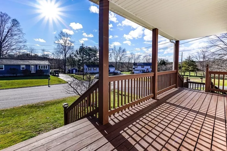 6 Kelly Erin Ln, Webster, MA 01570 | 42 Photos - Movoto