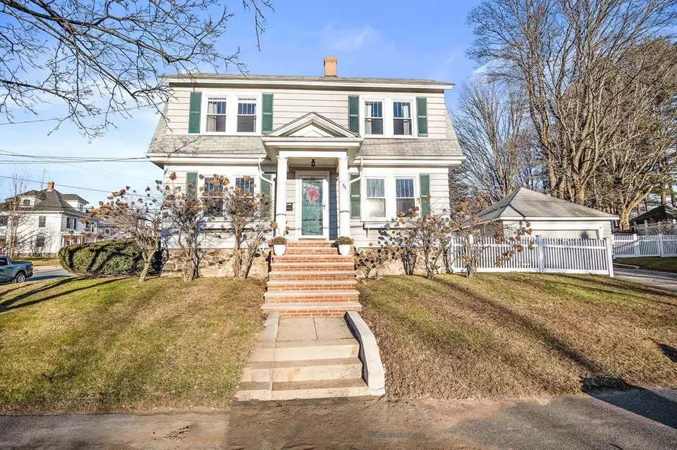 75 Lawrence St, Haverhill, MA 01830 | 33 Photos - Movoto