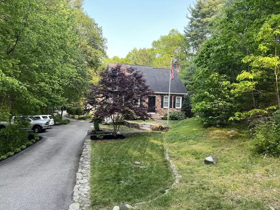 17 School St, Middleton, MA 01949 | 40 Photos - Movoto