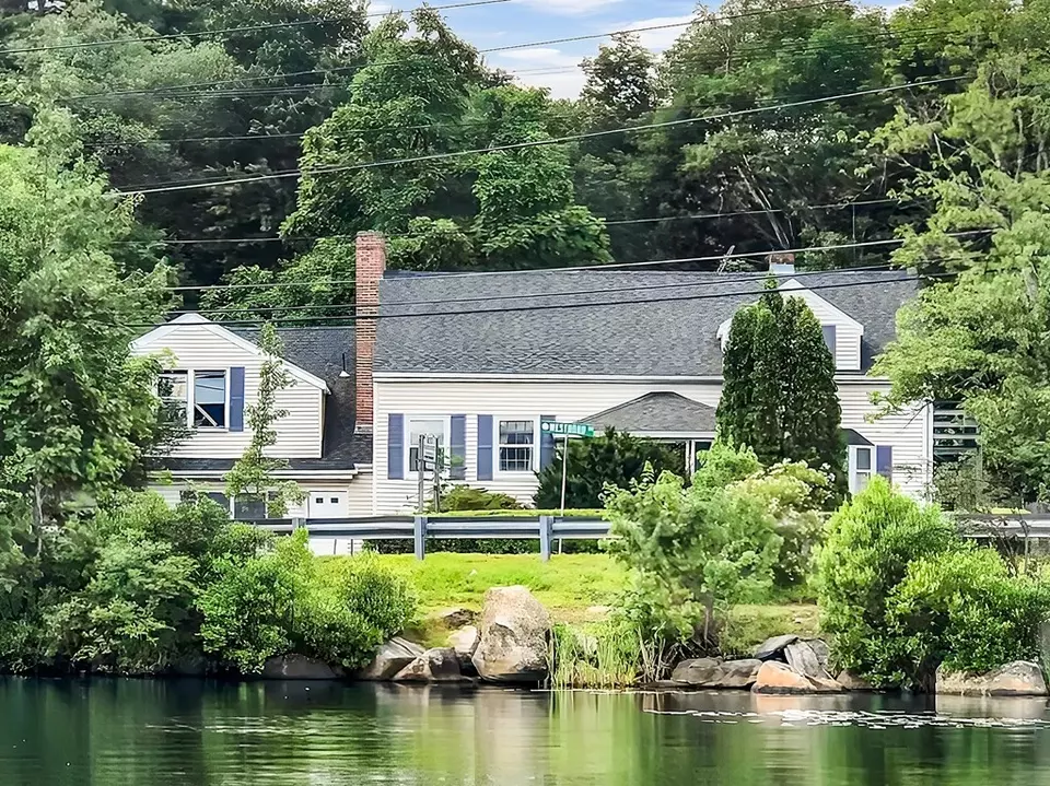 130 High St, Upton, MA 01568 | 33 Photos - Movoto