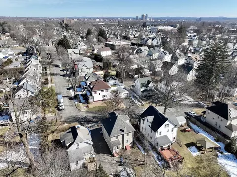 6 Primrose St, West Springfield, MA 01089 | 41 Photos - Movoto