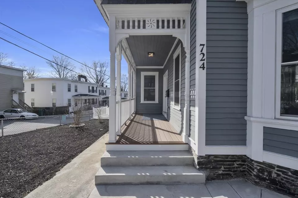 724 Bridge St, Lowell, MA 01850 | 34 Photos - Movoto