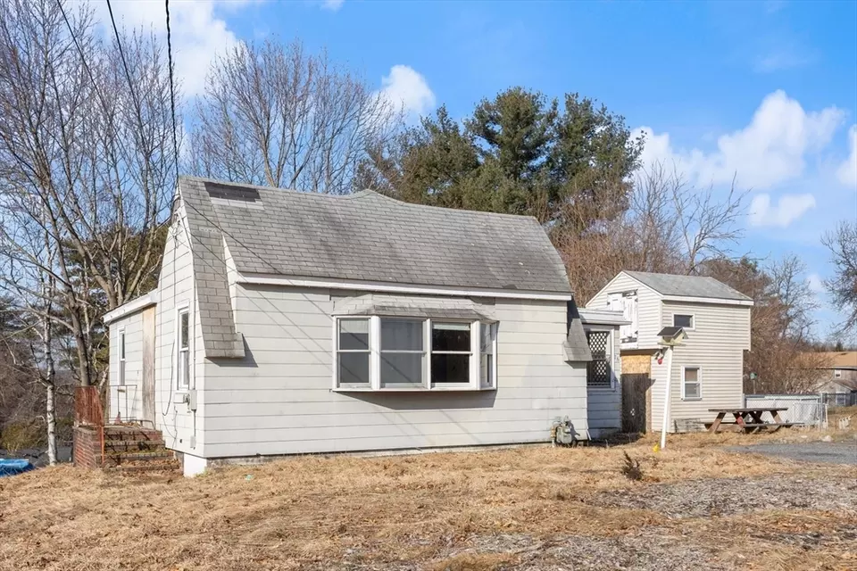 76 Hillcrest Ave, Methuen, MA 01844 | 19 Photos - Movoto