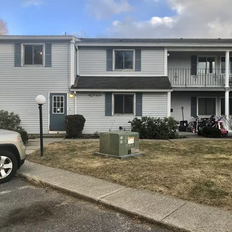 656 High St #202, Clinton, MA 01510 | 30 Photos - Movoto